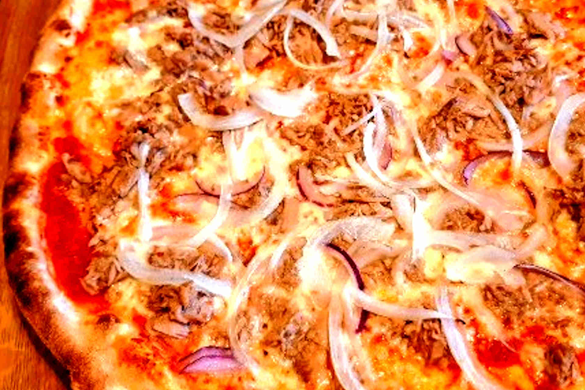 Pizza tonno - nach original italienischem Rezept